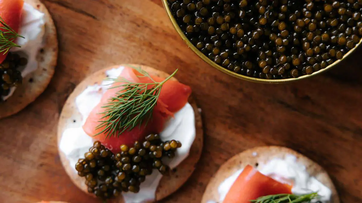 O que é Caviar? Tudo que você precisa saber sobre esta incrível iguaria!