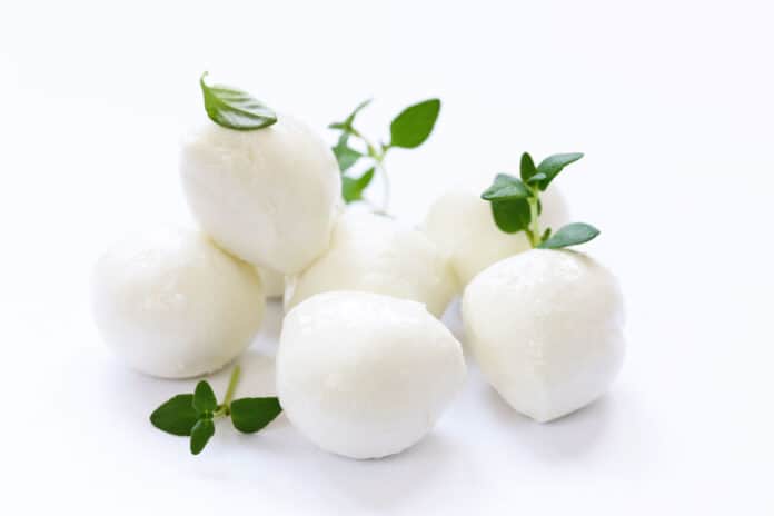 Queijo Mussarela: Como Fazer, Comer e Escrever