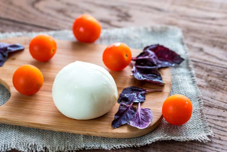 Queijo Mussarela: Como Fazer, Comer e Escrever